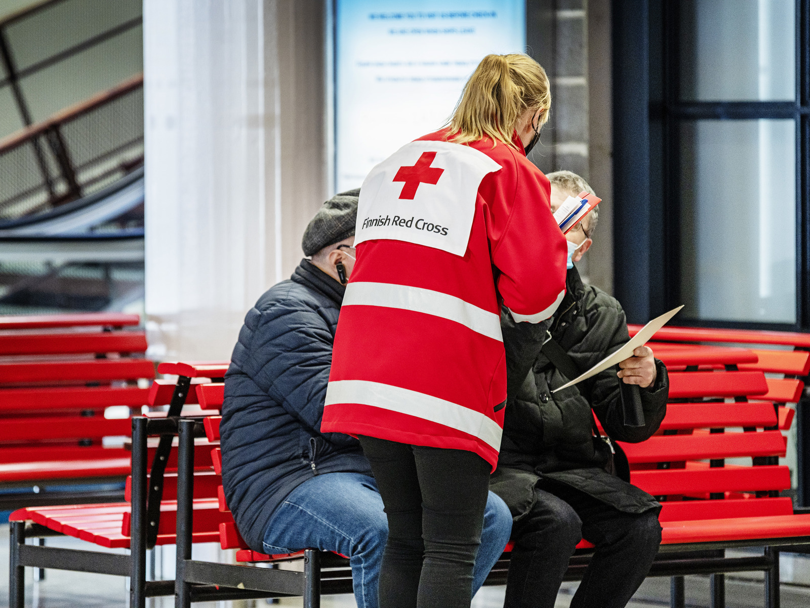 This Is How The Red Cross Is Helping People Fleeing Ukraine Finnish