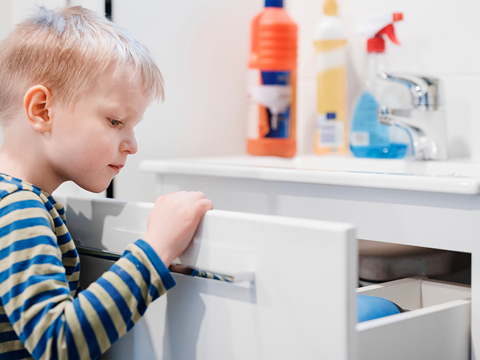 How do you help someone who has been poisoned? - Finnish Red Cross
