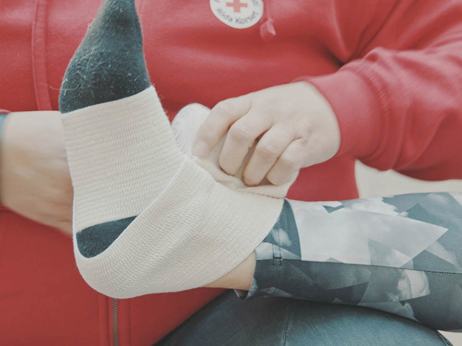 How to treat a joint injury? - Finnish Red Cross